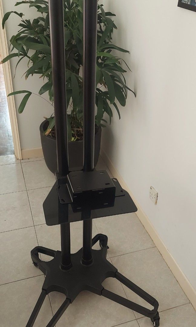 SAMSUNG TV Stand with Castors and option to do Wall Mounted, TV & Home ...
