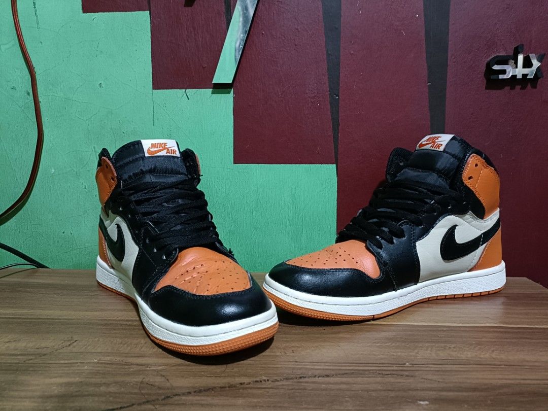 Sepatu Nike air Jordan 1 high shattered backboard, Fesyen Pria, Sepatu ...