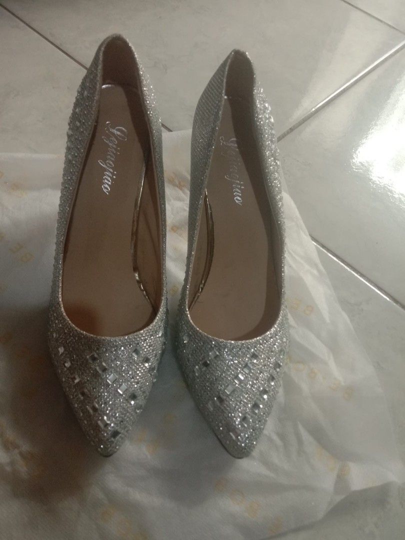 Sepatu pesta, Fesyen Wanita, Sepatu di Carousell