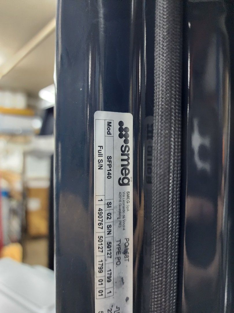 SMEG Pyrolitic Multifunction 60cm Oven, TV & Home Appliances, Kitchen ...