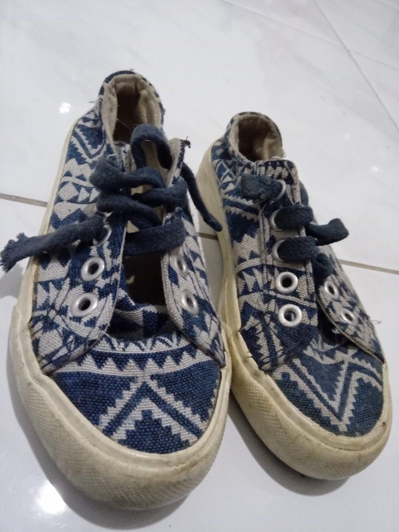 Sneakers anak zy kids, Bayi & Anak, Baju Anak Laki-laki, 4 hingga 7 ...