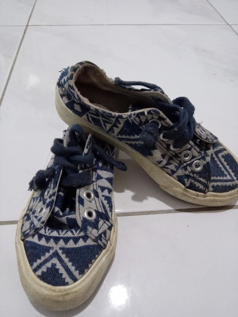 Sneakers anak zy kids, Bayi & Anak, Baju Anak Laki-laki, 4 hingga 7 ...