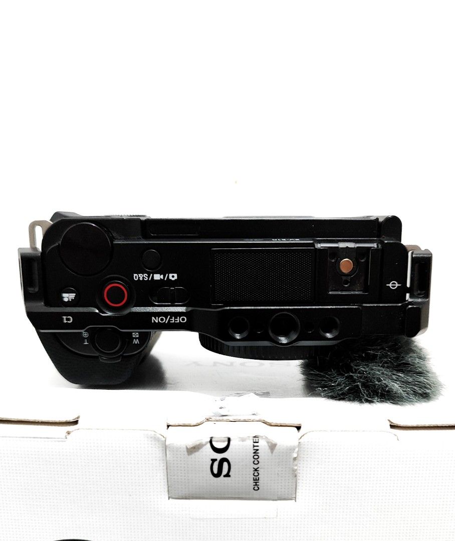 Sony zve10 body *mint and complete + freebies (1k shutter count only ...