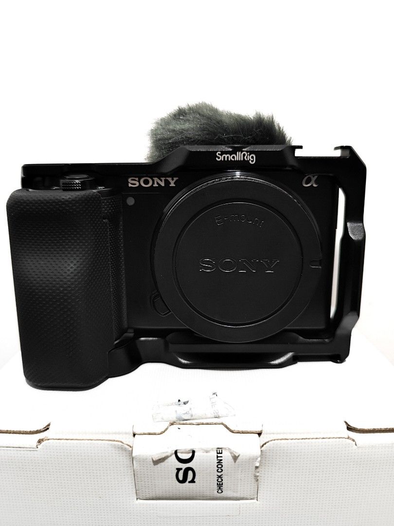 Sony zve10 body *mint and complete + freebies (1k shutter count only ...