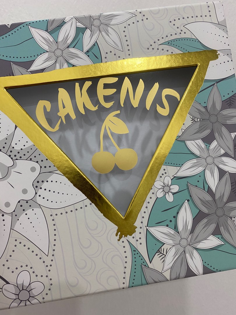 SWAP - Cakenis box, Women's Fashion, Muslimah Fashion, Hijabs on Carousell