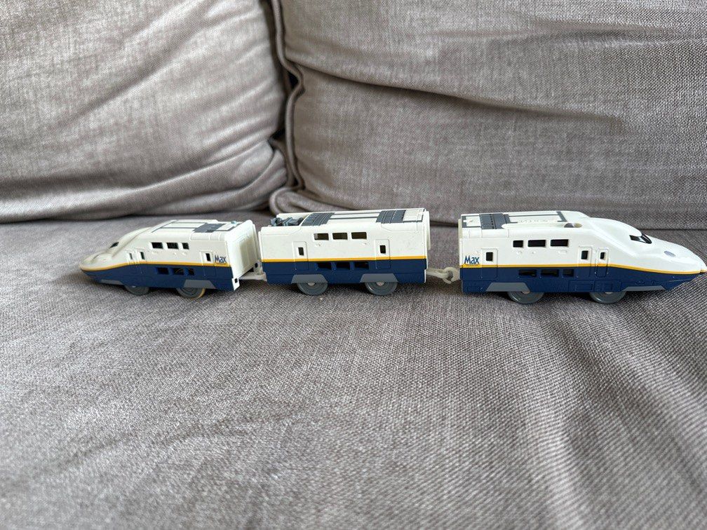 TOMY Plarail S-10 E4 Shinkansen Max, Hobbies & Toys, Toys & Games on ...