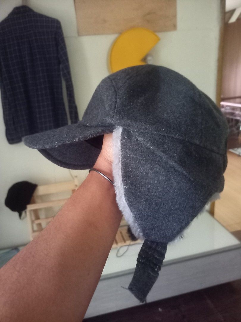 Topi penutup telinga on Carousell Topi penutup telinga on Carousell