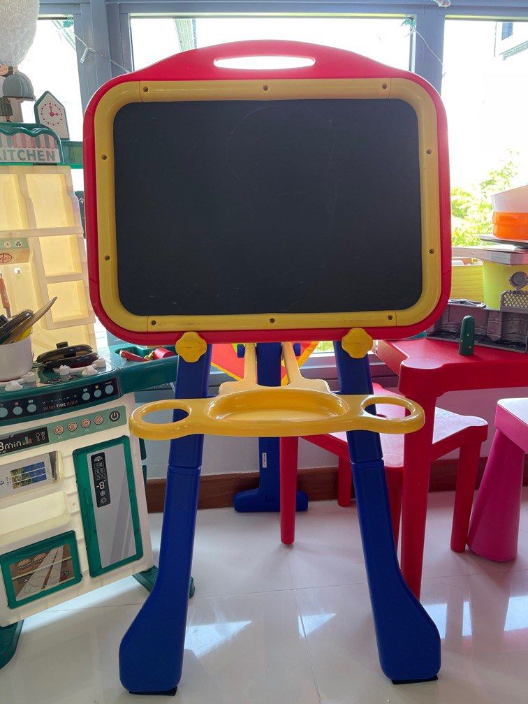 Toys R us Standing writing board, Hobbies & Toys, Toys & Games on Carousell
