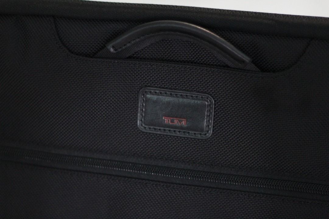 Tumi 17"Laptop cover / bag with retractable handles (spring loaded ...