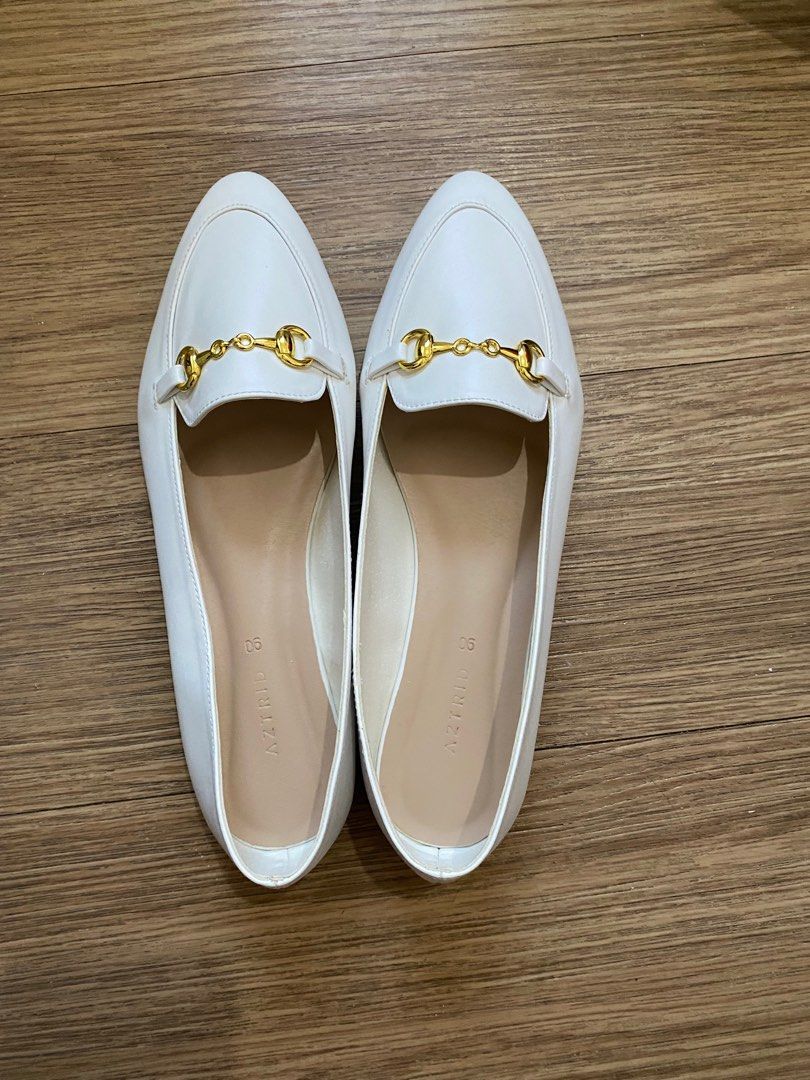 White flats, Women's Fashion, Footwear, Flats & Sandals on Carousell