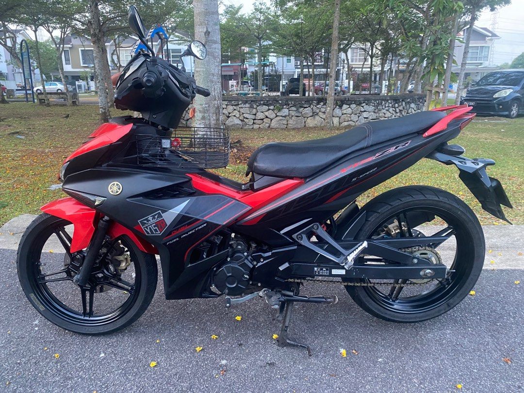 Yamaha Y15zr Merah Robot, Motorbikes on Carousell
