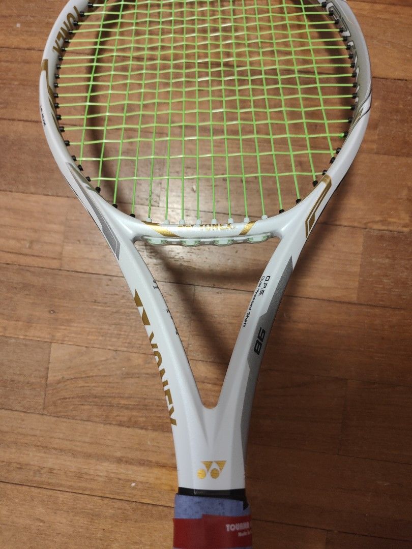Yonex EZONE 98 Naomi Osaka White Version, Sports Equipment, Sports ...