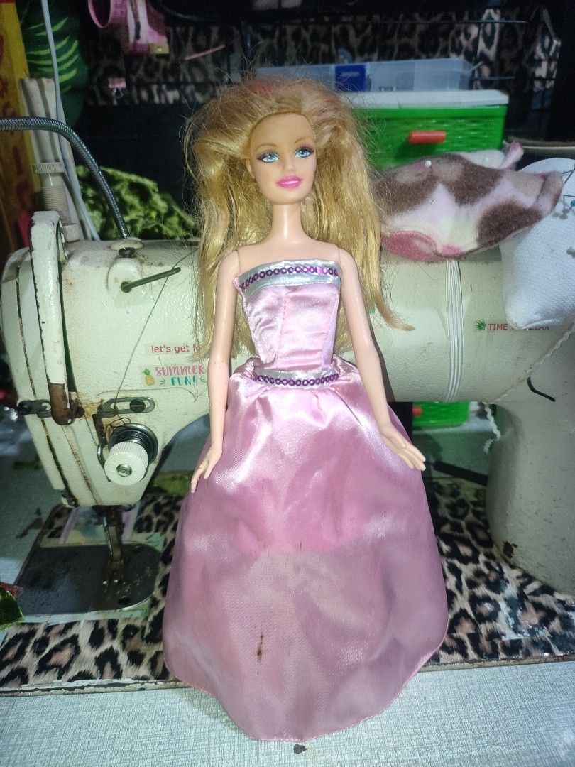 2009 Barbie A Fashion Fairytale Doll 2 in 1 Dress Transforms Lights ...