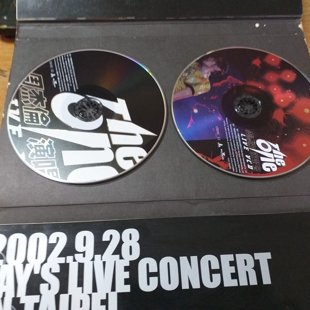 周杰倫 2002個人首場巡迴演唱會THE ONE台北場2VCD+跨頁寫真冊絕版已拆頗新阿爾發首版, 書籍、休閒與玩具, 樂器、音樂相關, CD、DVD在旋轉拍賣