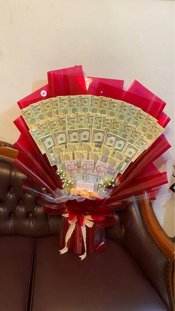 Buket Uang 50 Lembar, Desain & Kerajinan Tangan, Karya Seni di Carousell