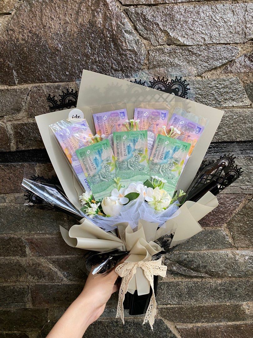 Buket Uang 7 Lembar, Desain & Kerajinan Tangan, Karya Seni di Carousell