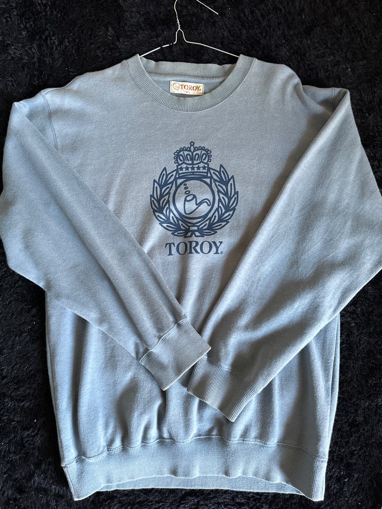 Crewnwck cowok toroy biru, Fesyen Pria, Pakaian , Baju Luaran di Carousell