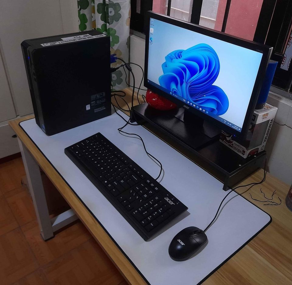 (Desktop set) Acer Veriton X4680G Professional Desktop Computer + Acer ...