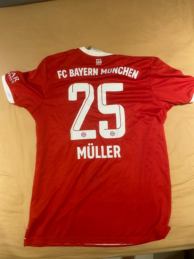 SIGNED FC Bayern Thomas Muller jersey 22/23, Men's Fashion, Activewear on Carousell