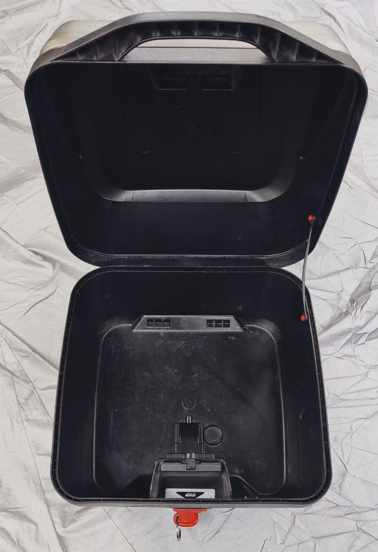 Givi B32 Motorcycle Top Box 32L, Motorcycles, Motorcycle Accessories on ...