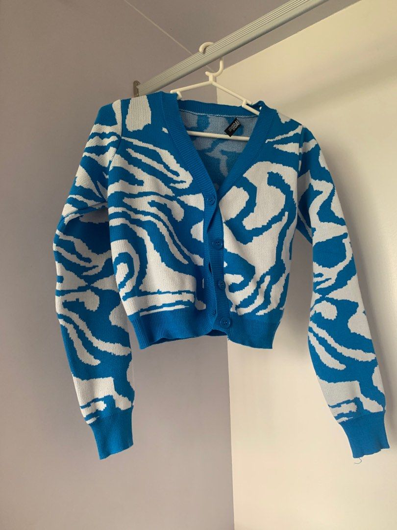 GTW Urban Swirl Blue Y2k Patter Top (250 PHP) on Carousell