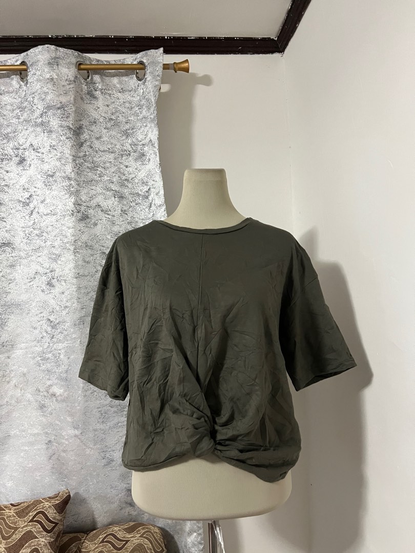 GU Top, Women's Fashion, Tops, Others Tops on Carousell