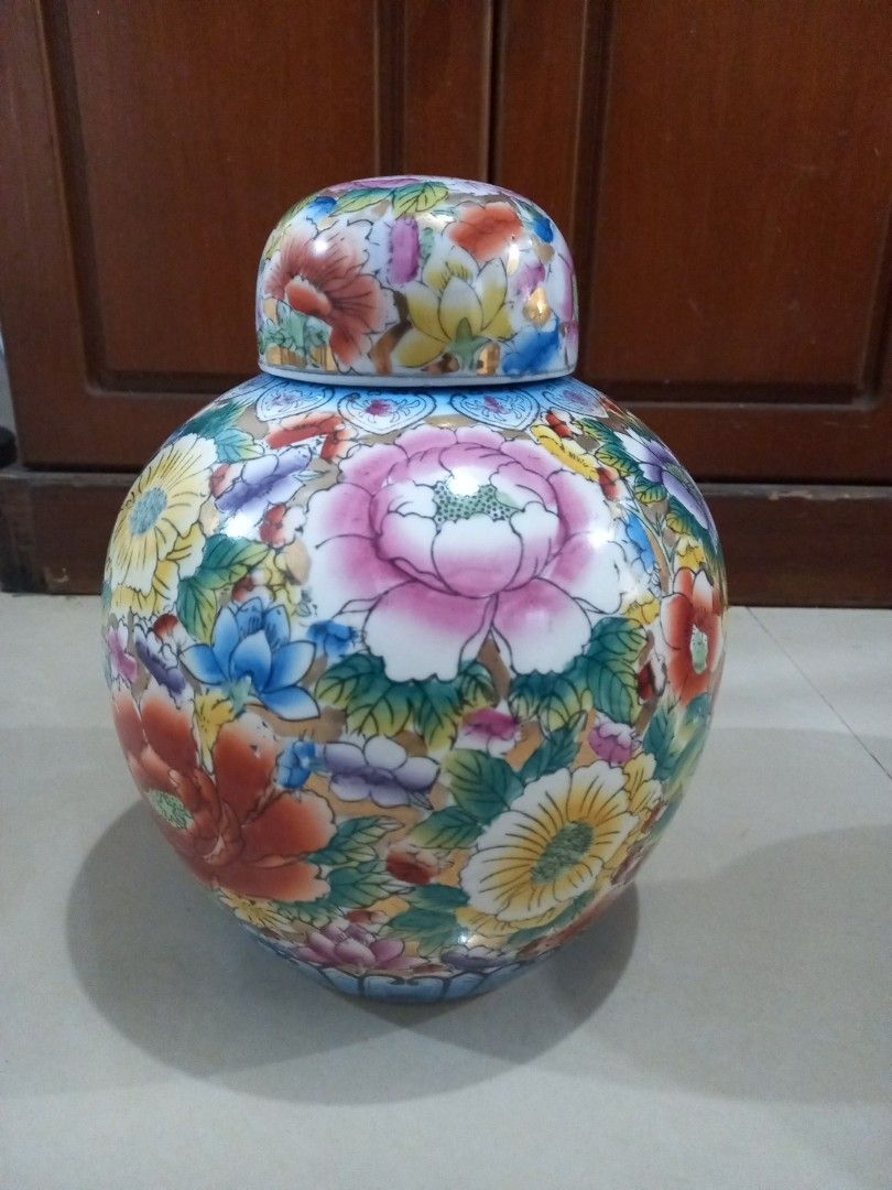 Guci motif bunga, Antik, Furnitur di Carousell