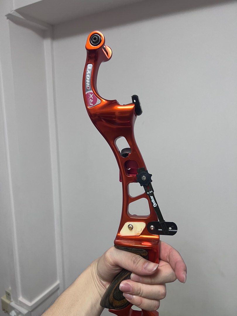 Hoyt RX riser + limbs (left hand) and sight, Sports Equipment, Other ...