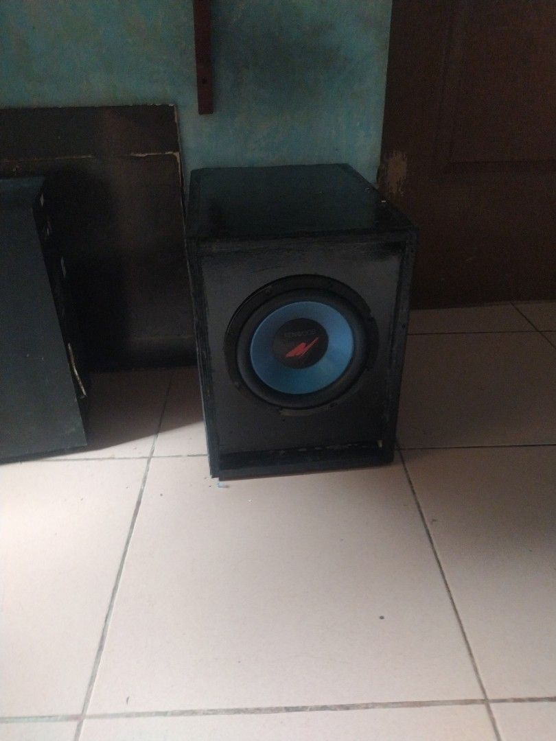 Kenwood Subwoofer 8 Inch L Ported Box on Carousell