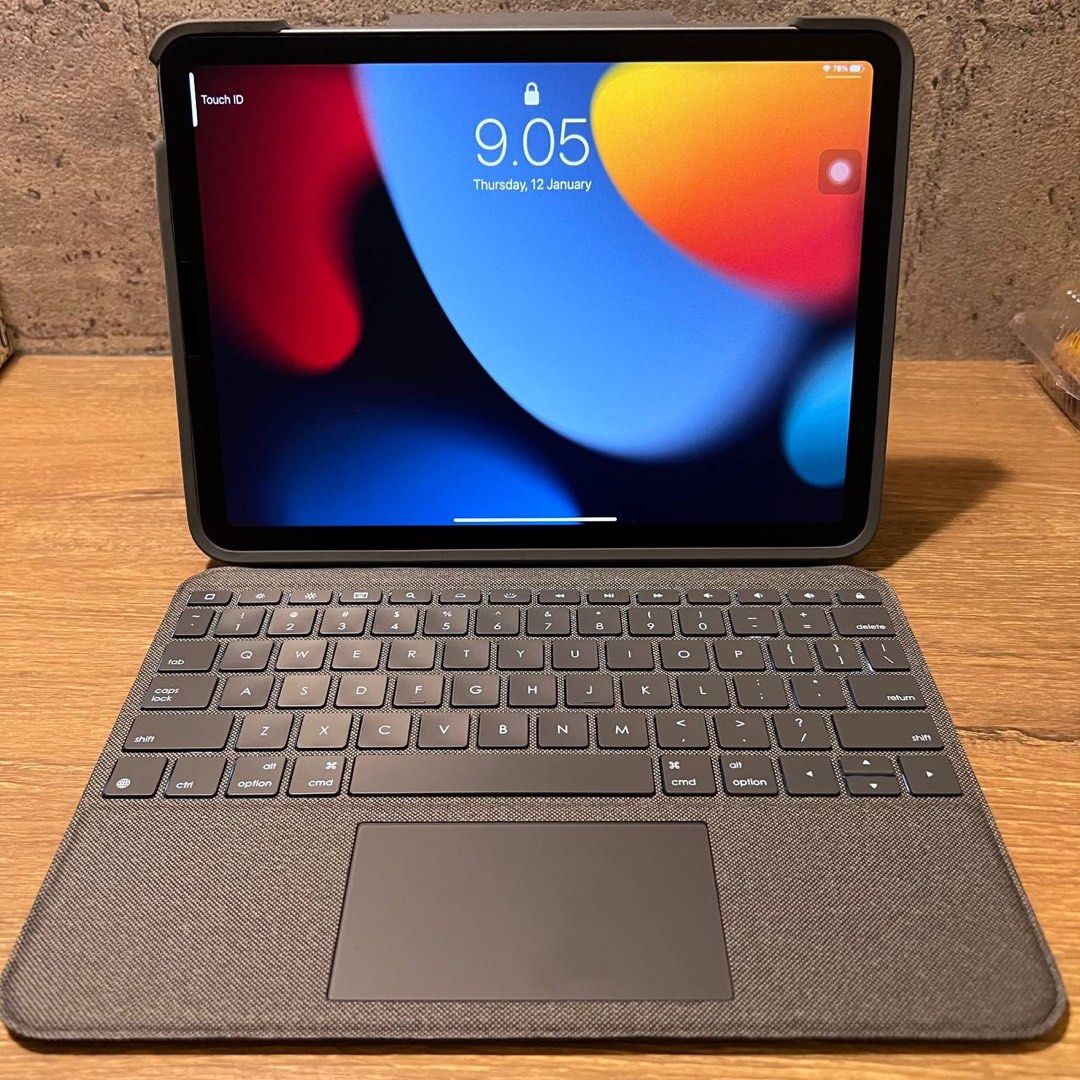 Logitech folio touch ipad air 4/5, Telepon Seluler & Tablet, Tablet di Carousell