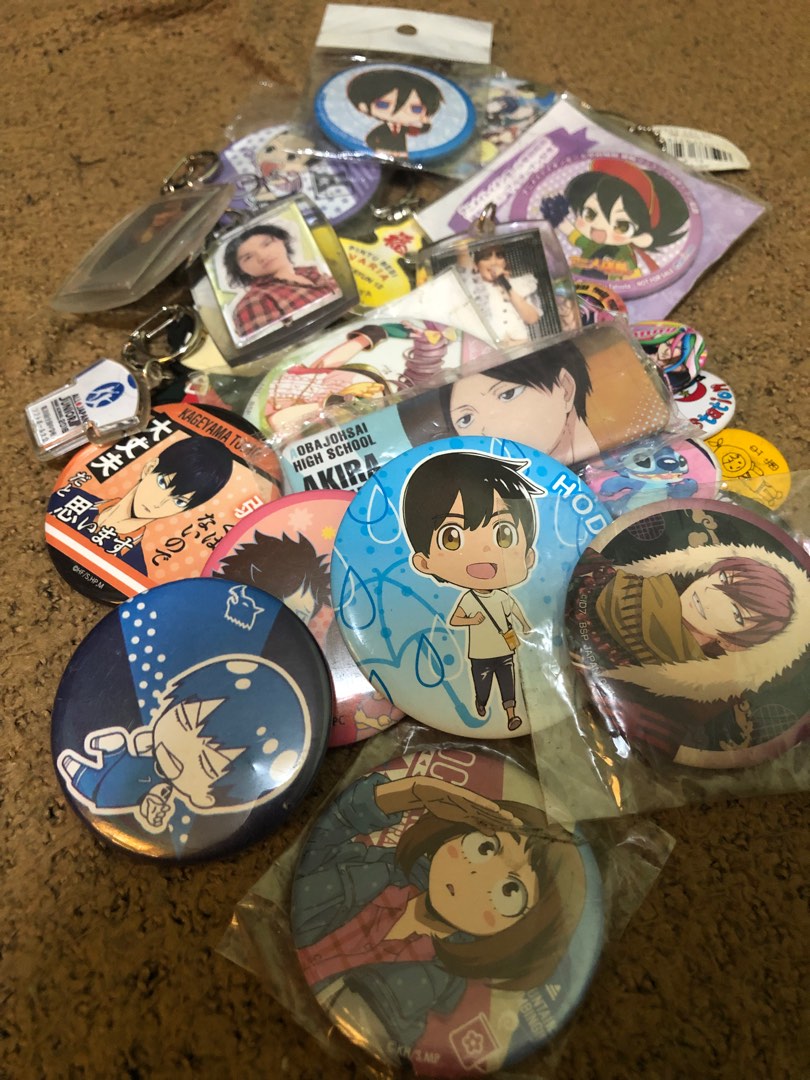 Lot set of assorted anime pin badges and charms on Carousell