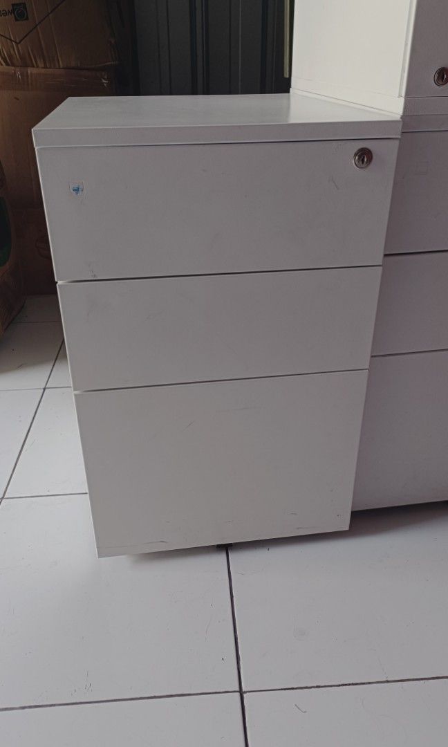 Nakas Laci Drawer besi, Perabotan Rumah di Carousell