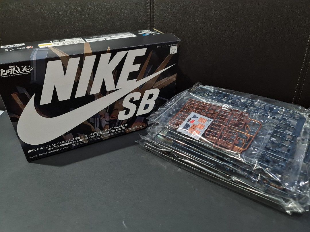 Nike SB x Bandai Gundam Banshee (Destroy Mode) (1/144 Scale) HG Model ...