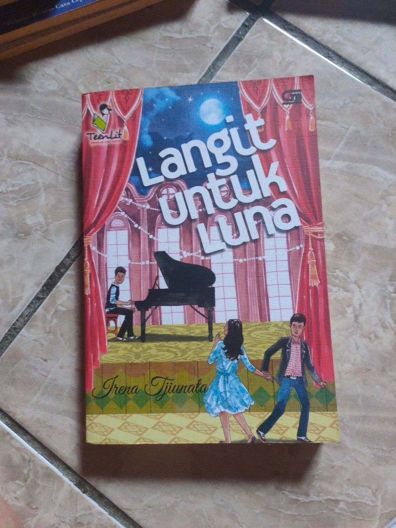 Novel Teenlit Langit untuk Luna, Buku & Alat Tulis, Buku di Carousell