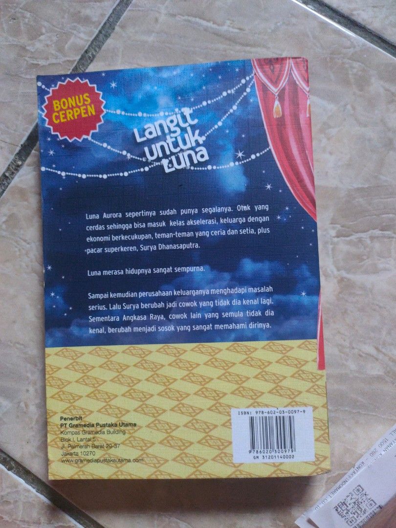 Novel Teenlit Langit untuk Luna, Buku & Alat Tulis, Buku di Carousell