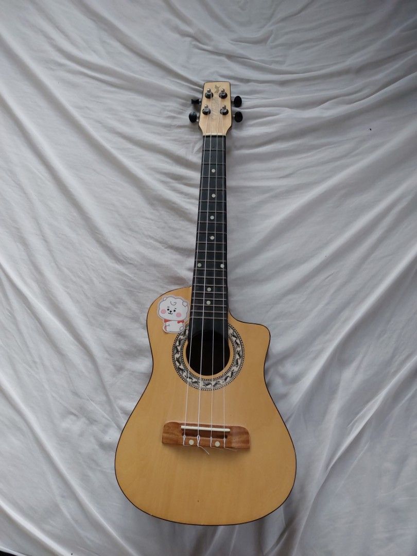 RJ Ukulele with free visual tuner, Hobbies & Toys, Music & Media ...