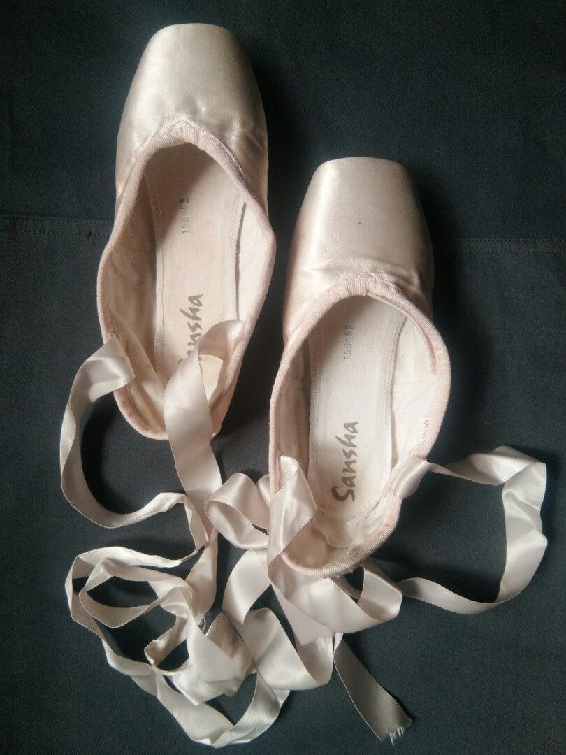 Sansha Infanta pointe shoes, Women's Fashion, Footwear, Flats & Sandals ...