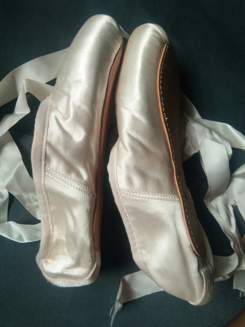 Sansha Infanta pointe shoes, Women's Fashion, Footwear, Flats & Sandals ...