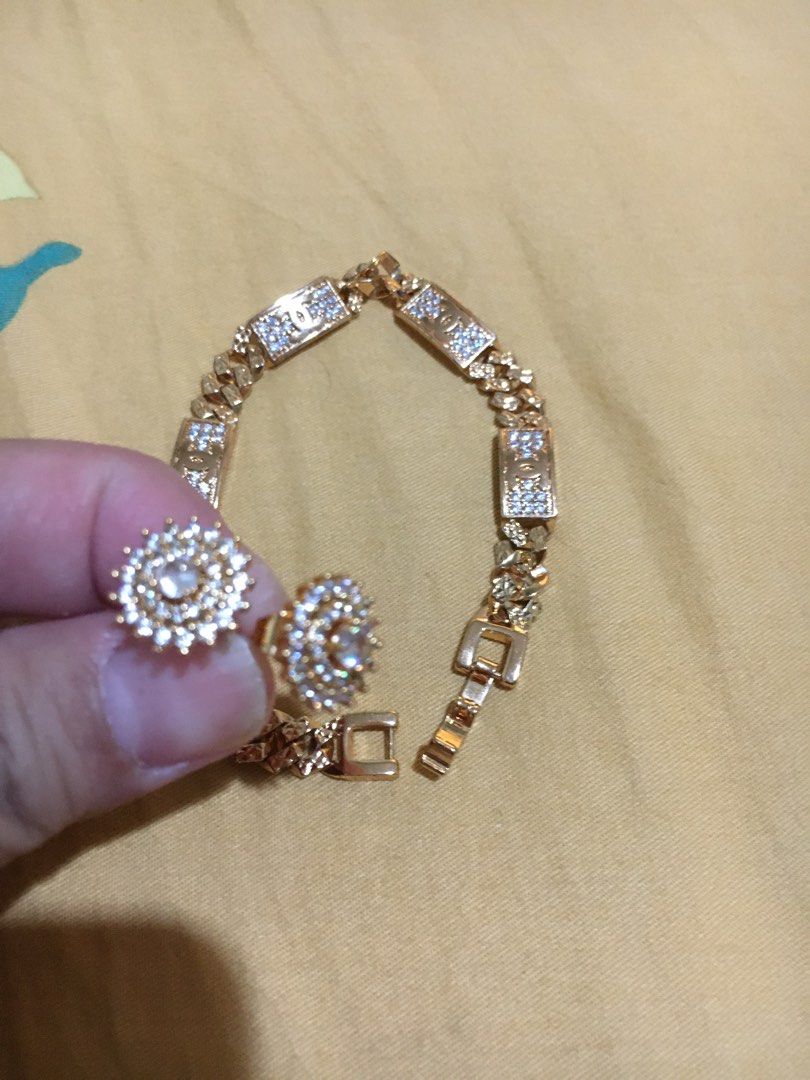 Satu set gelang dan anting. Baru. Freeongkir jabodetabek, Fesyen Wanita ...