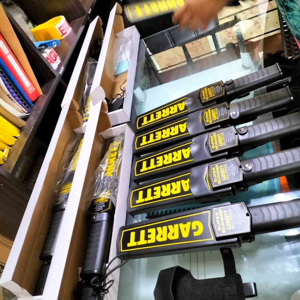 Security Garrett Handheld Metal Detector, Everything Else, Looking For ...