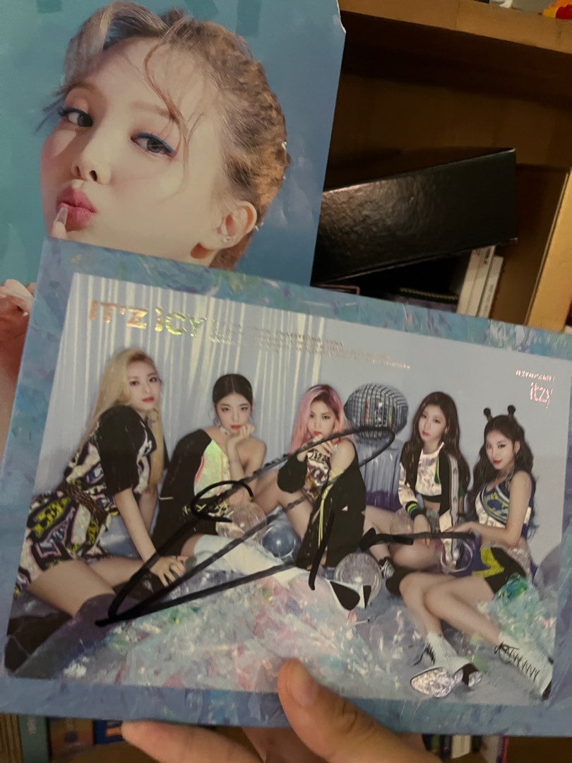 Signed lia album, Hobbies & Toys, Memorabilia & Collectibles, K-Wave on ...