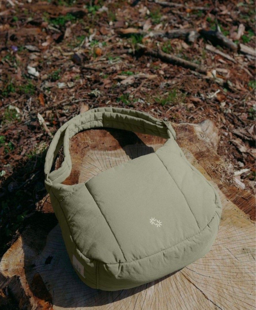 The Paper Bunny Puffer Swing, Women's Fashion, Bags & Wallets, Shoulder ...