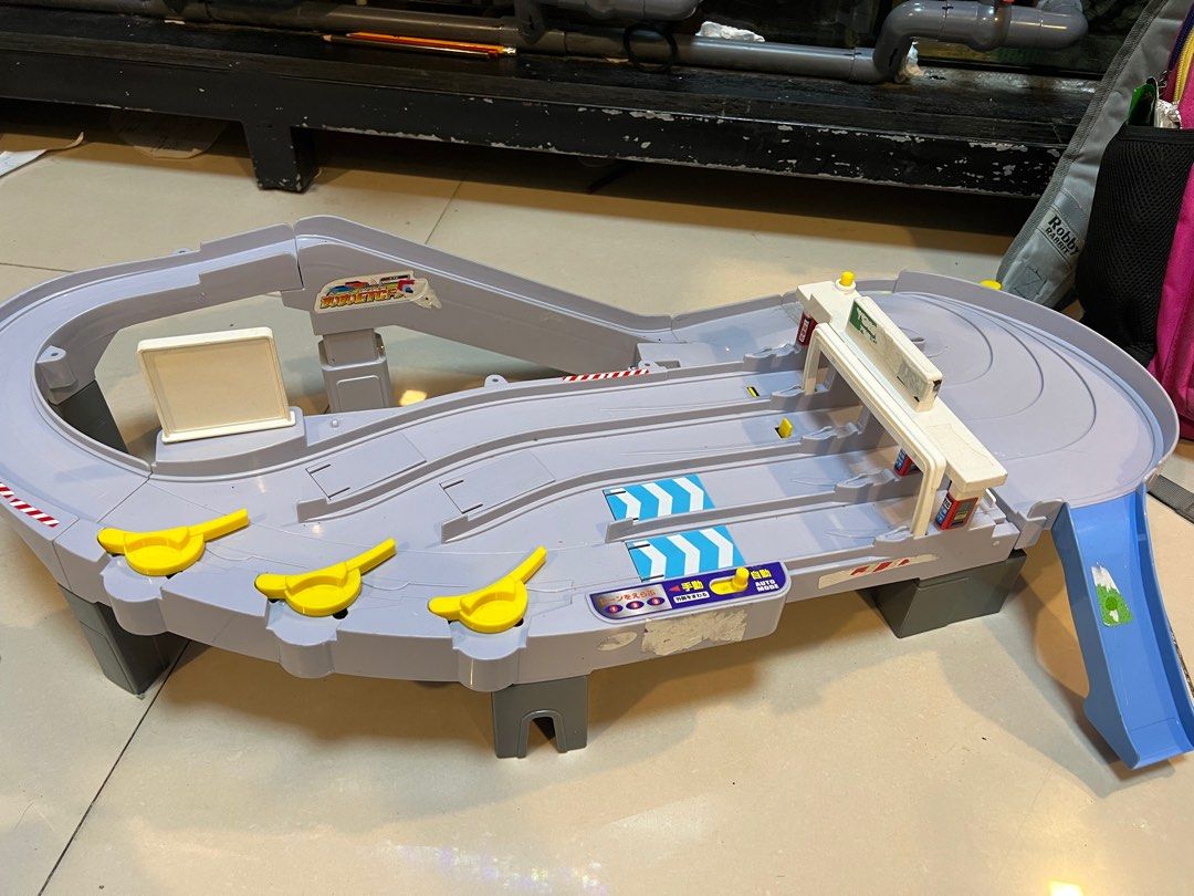 Tomica tollgate, Hobbies & Toys, Toys & Games on Carousell