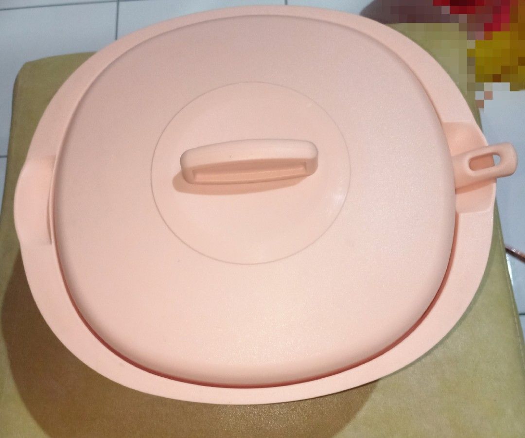 Tupperware Tupperware Large Food/ Soup Server with ladle & lid ...