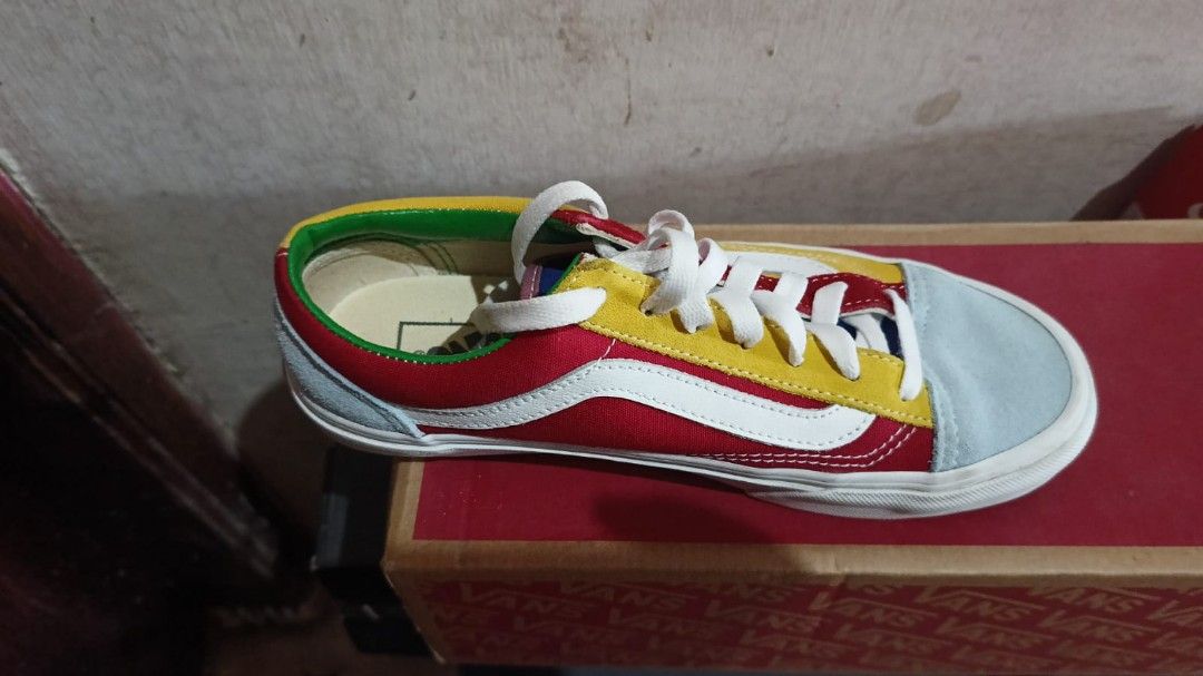 Vans Old School limited, Fesyen Wanita, Sepatu di Carousell