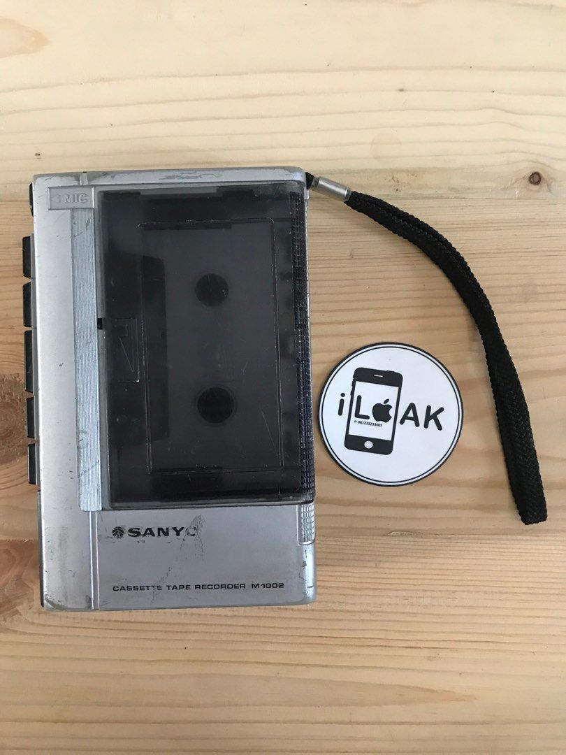 Walkman sanyo M1002, Elektronik, Lainnya di Carousell