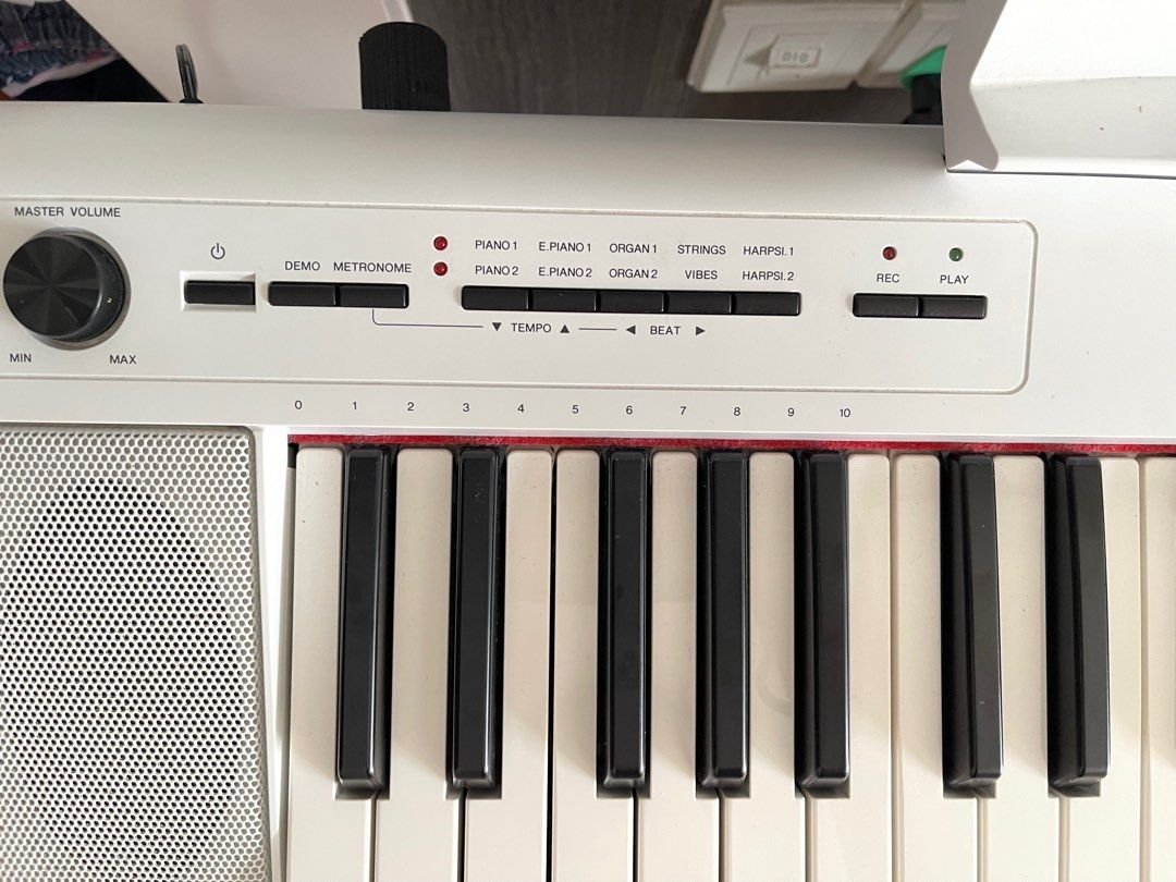 YAMAHA NP-12 WHITE 61-KEYS PIAGGERO KEYBOARD, Hobbies & Toys, Music ...