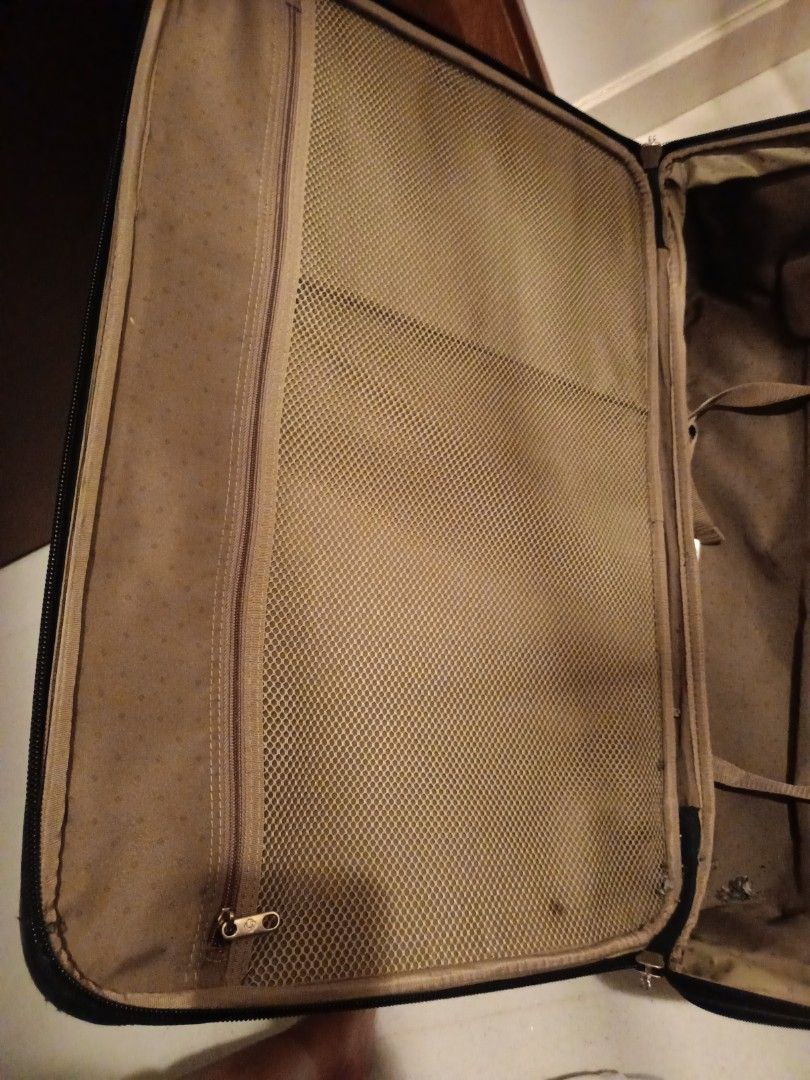 SAMSONITE 2-wheeled Mid size luggage, Hobbies & Toys, Travel, Luggage ...