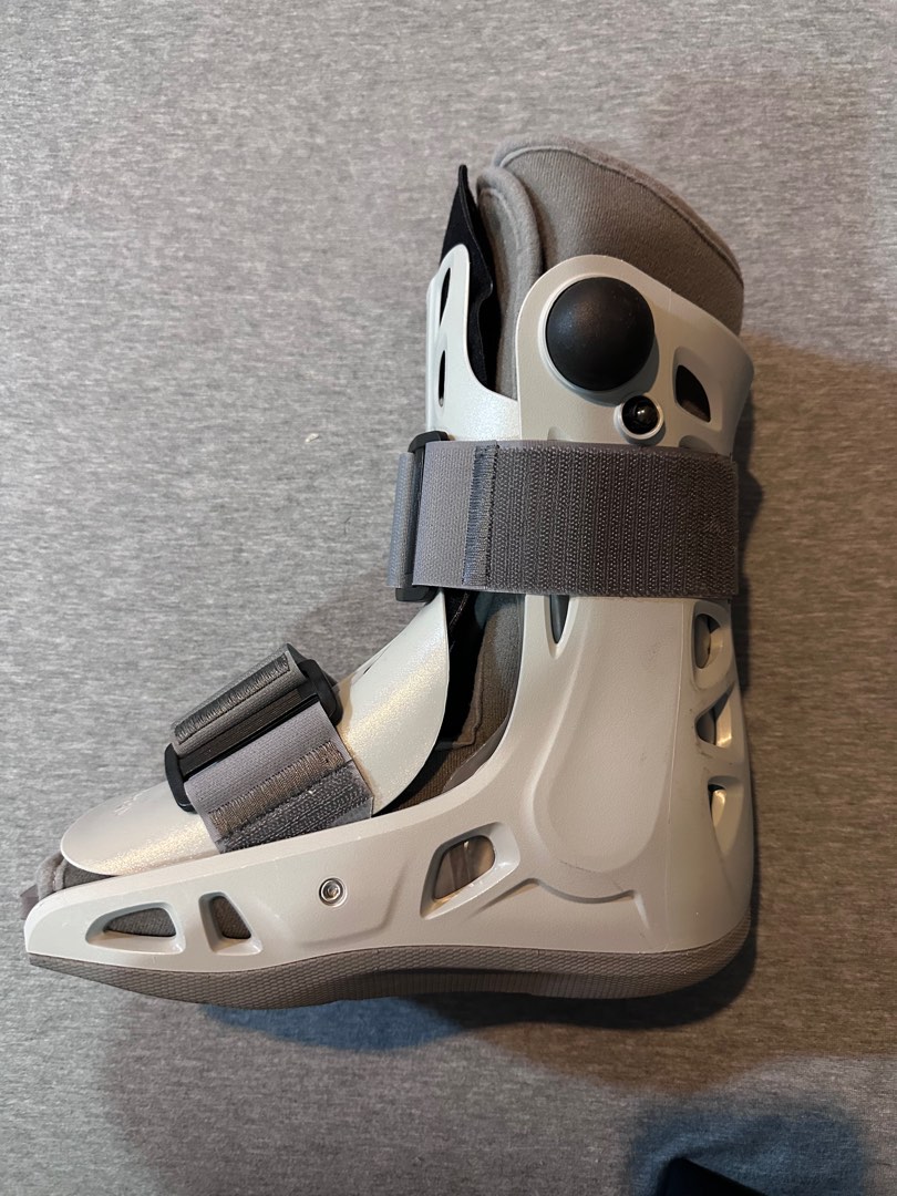 Aircast boot Small size, Health & Nutrition, Medical Supplies & Tools ...