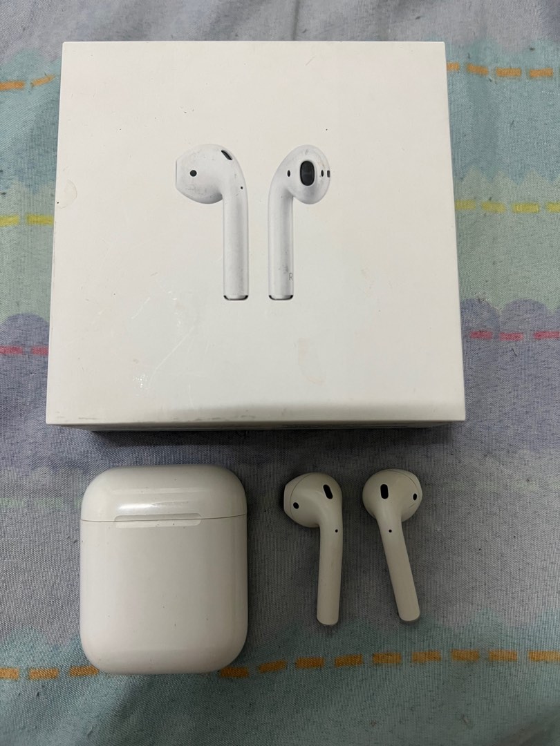 Airpods 1st gen (with defect) on Carousell